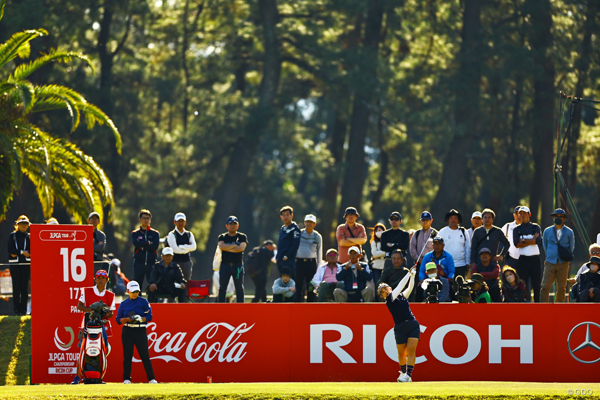 2023年 JLPGAツアーチャンピオンシップリコーカップ 初日 申ジエ 山下美夢有｜GDO ゴルフダイジェスト・オンライン
