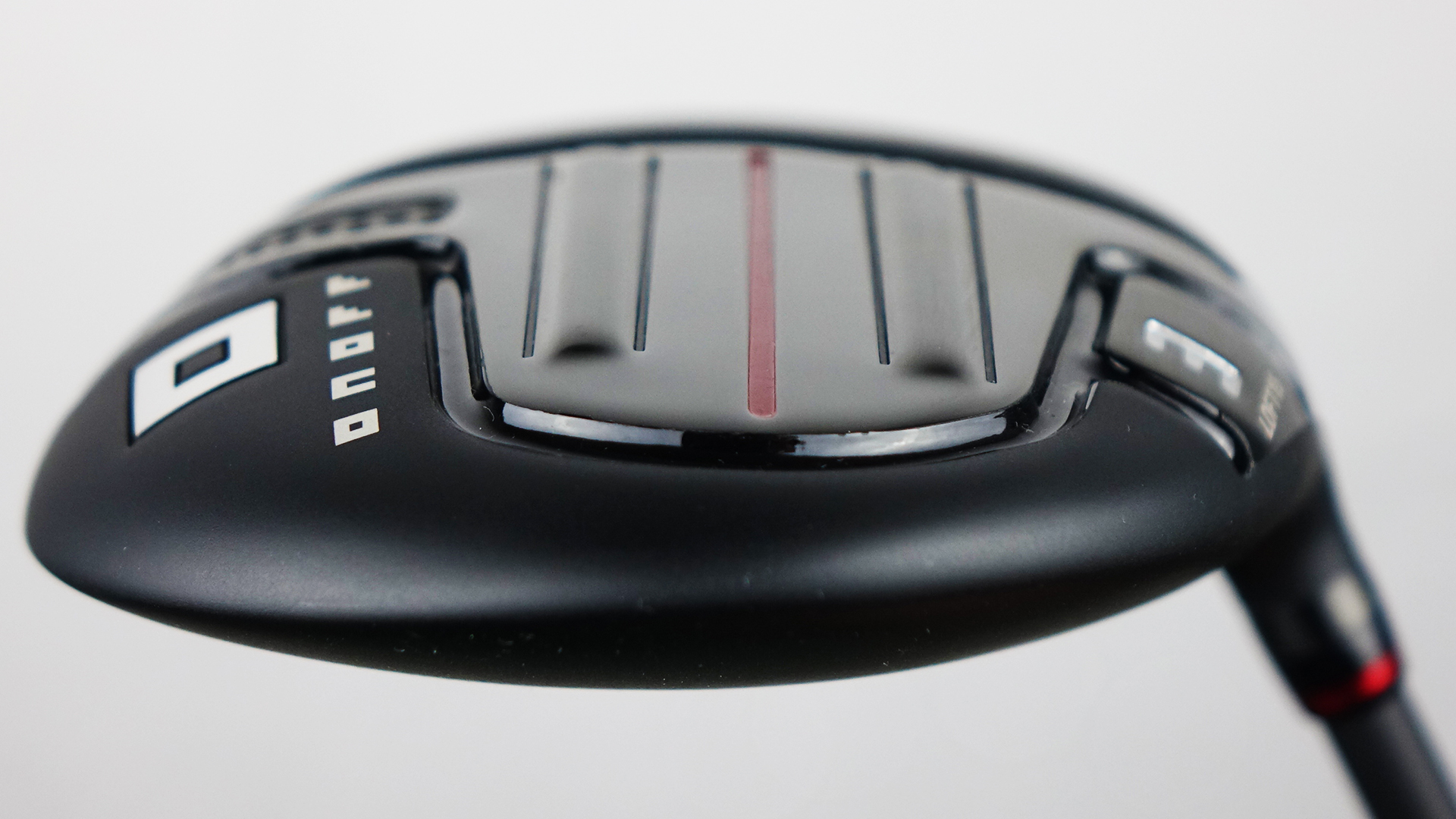 たわみを復元するパワートレンチ(溝)で高初速エリアを拡大｜GDO ゴルフギア情報