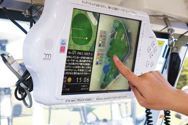 カート備え付きのGPSナビではグリーン傾斜まで表示してあるものが増えた｜GDO ゴルフレッスン・練習