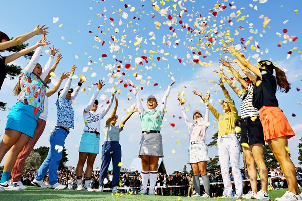 画像詳細 2025年 Vポイント×SMBC レディスゴルフトーナメント 最終日 吉田優利 “異次元ゴルフ”で吉田優利が圧勝するまでの道のり「なるようになる」 【2025年 Vポイント×SMBC ...