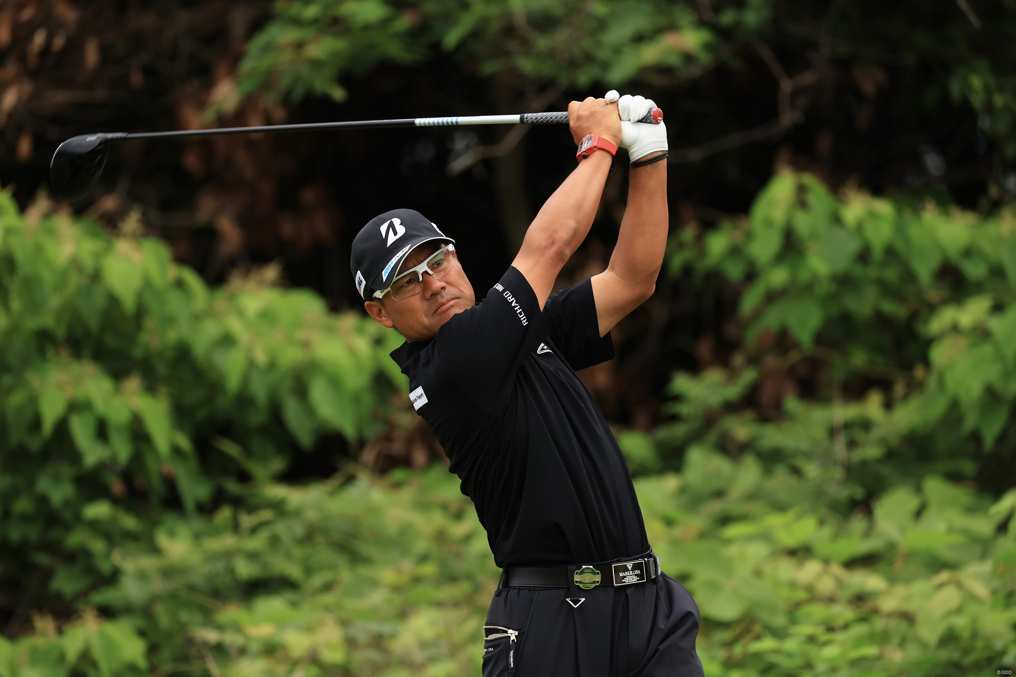 44歳で始めたメガネ 宮里優作がドライビングレンジの“端っこ”で打つ理由 【国内男子ツアー JGTO】 ｜GDO ゴルフダイジェスト・オンライン