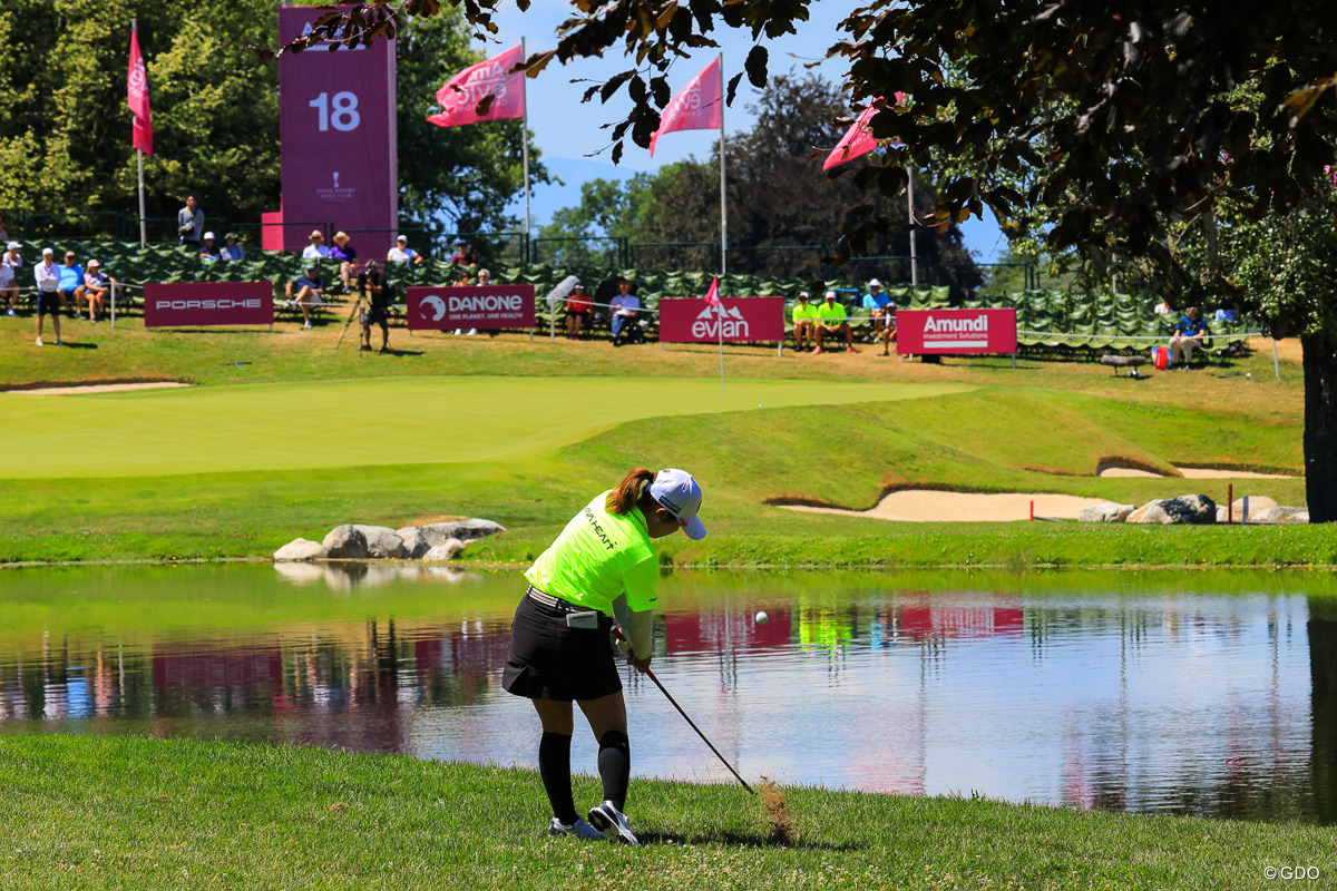 画像詳細 2025年 アムンディ エビアン選手権 3日目 古江彩佳 「最初に大きなミスをしてしまった」古江彩佳は日本勢初のメジャー連覇かすむ74 【2025年 アムンディ エビアン選手権 ...
