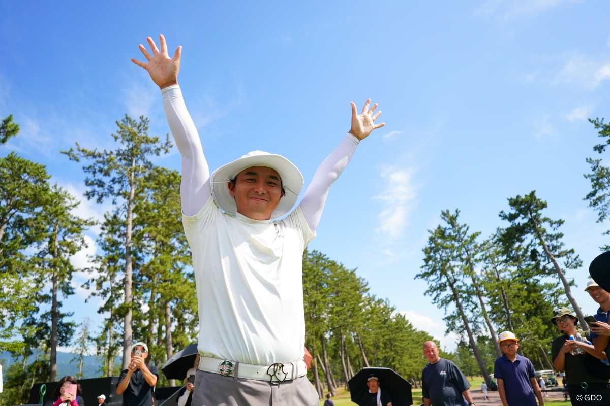 池村寛世が “結婚後” 初Vで愛妻に恩返し 体力アップで最終日の課題克服 【国内男子ツアー JGTO】 ｜GDO ゴルフダイジェスト・オンライン